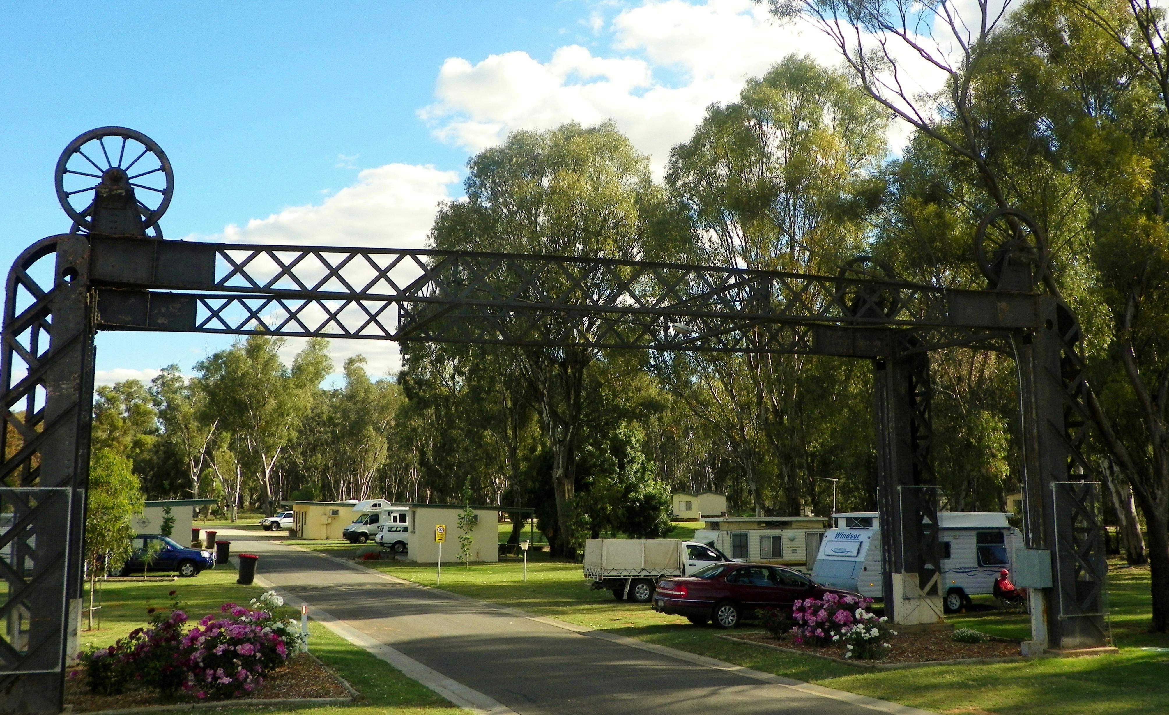 Visit the Murray | Balranald Caravan Park