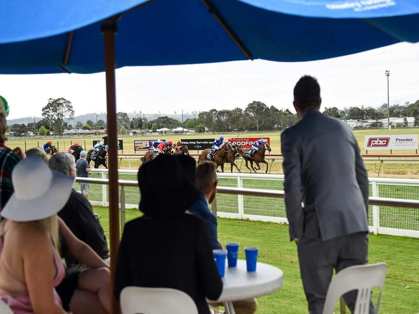 Visit the Murray | Racing Wodonga - Charity Gala Day