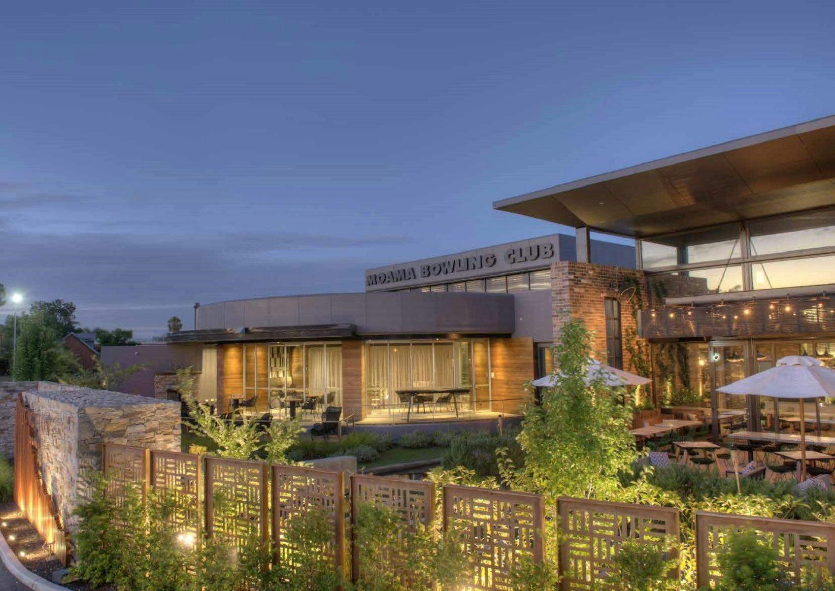 Visit the Murray | Moama Bowling Club