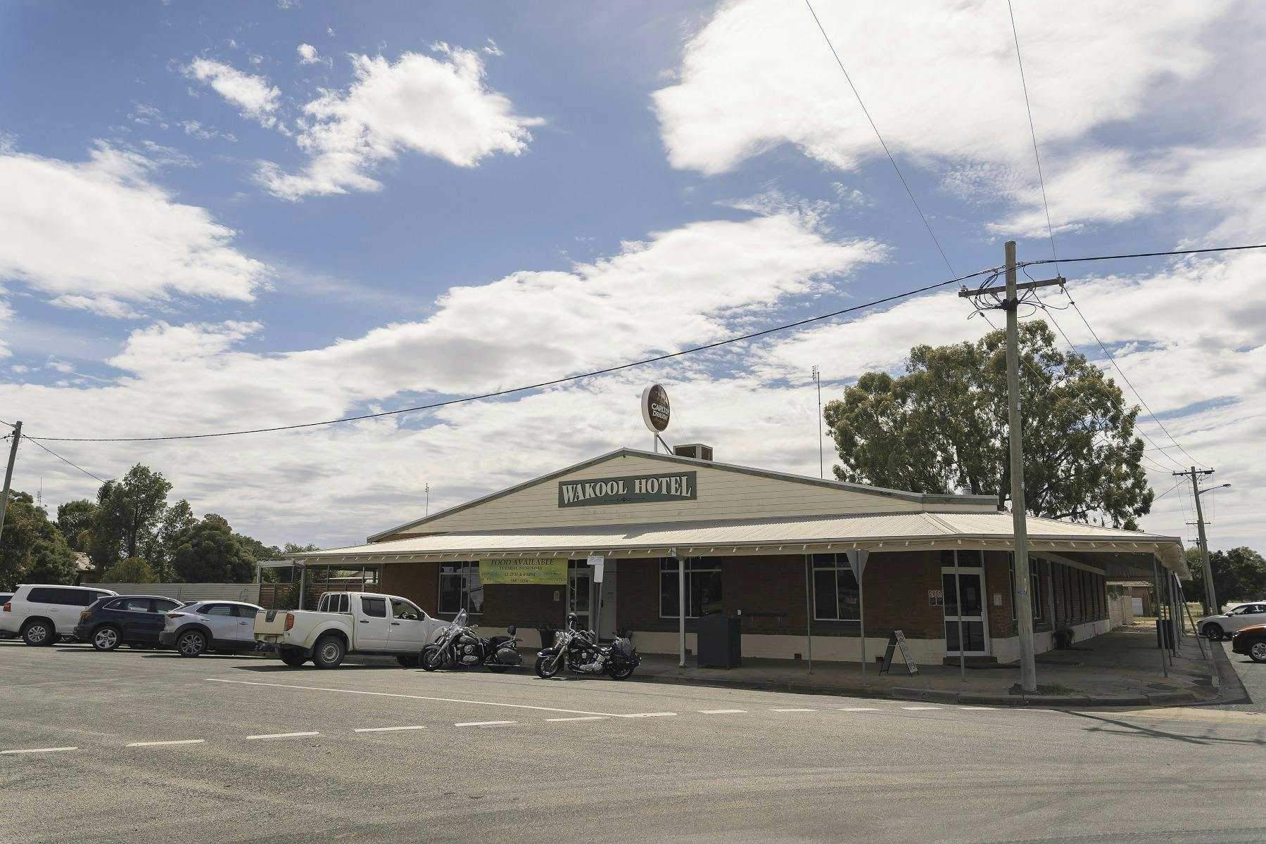 Visit the Murray | Wakool Pub