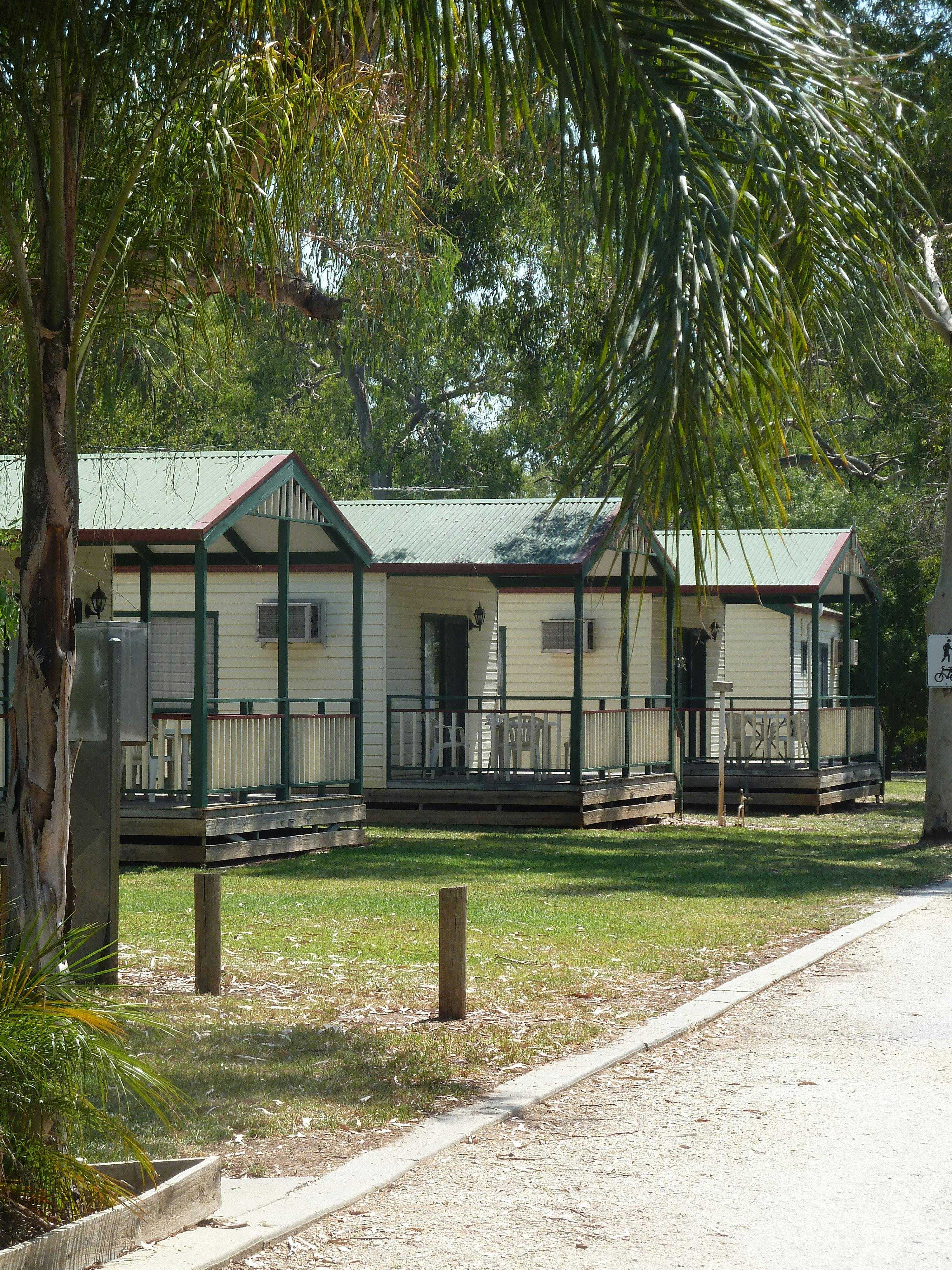 Visit the Murray | Howlong Caravan Park