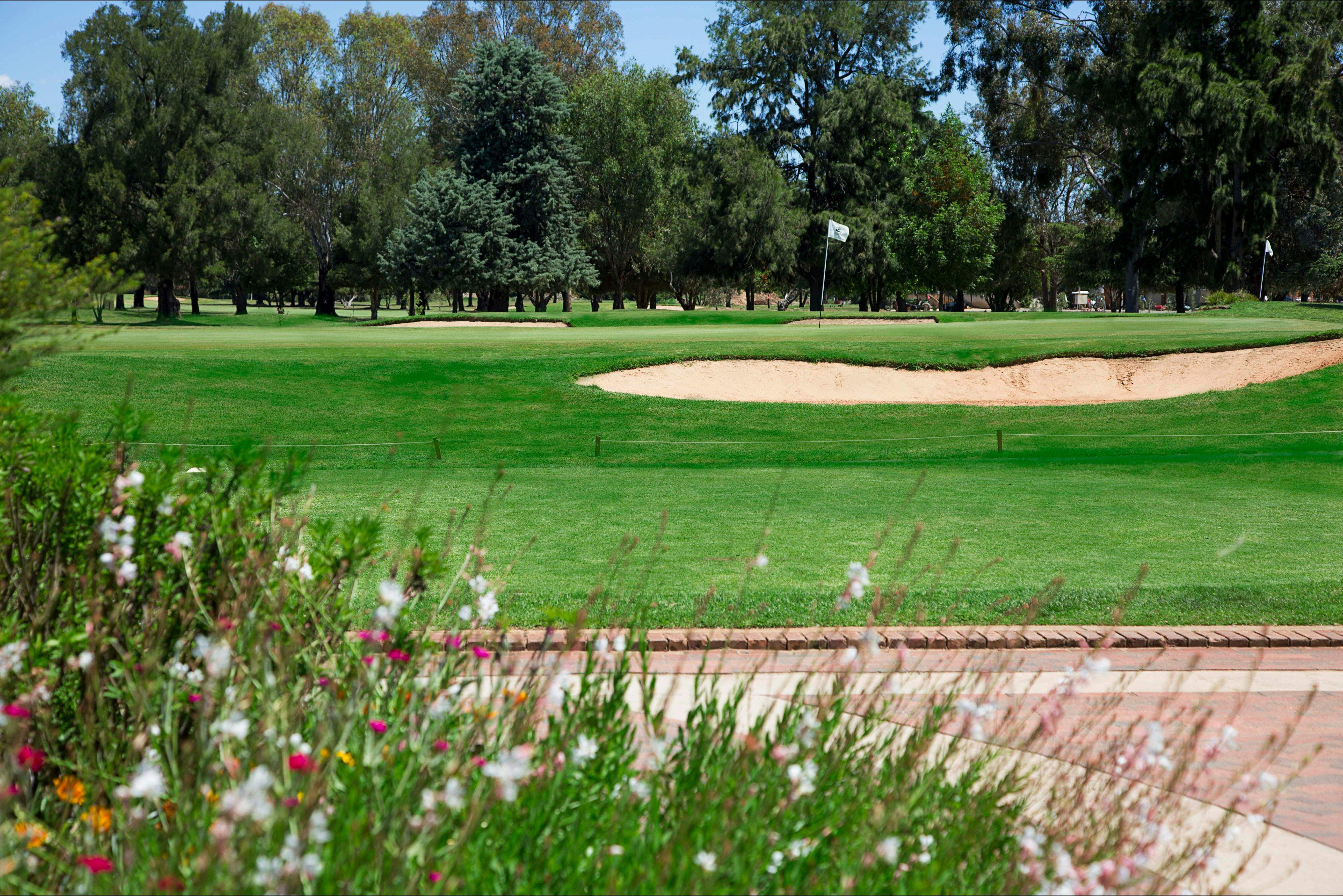 Visit the Murray | Howlong Golf Resort